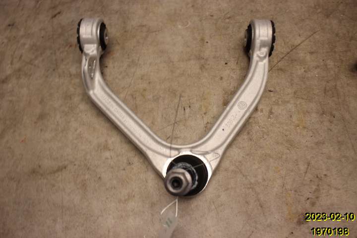 32395246 : Bærearm forrest øverst - Autoparts24