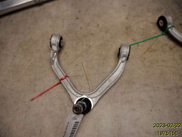 32395246 : Bærearm forrest øverst - Autoparts24