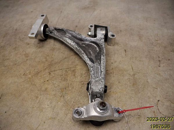 32381882 : Bærearm forrest nederst - Autoparts24