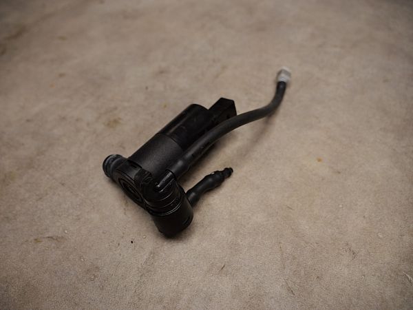 32328237 : Ruitensproeier pomp / motor - Autoparts24