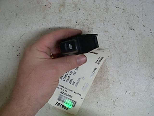 30658696 : Electrische raamschakelaar en Raamhevel schakelaar - Autoparts24