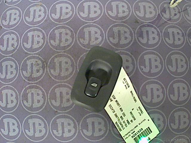 30658696 : Electrische raamschakelaar en Raamhevel schakelaar - Autoparts24