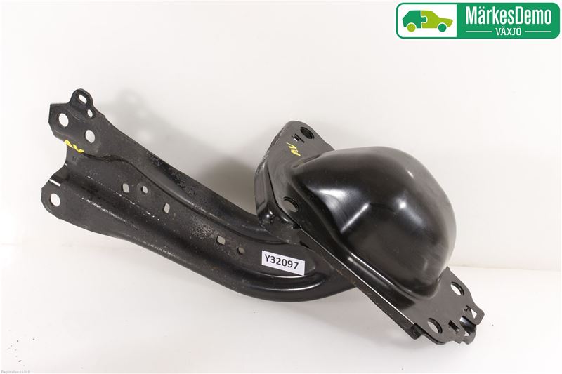 48717F4010 : Tragarm hinten - Autoparts24