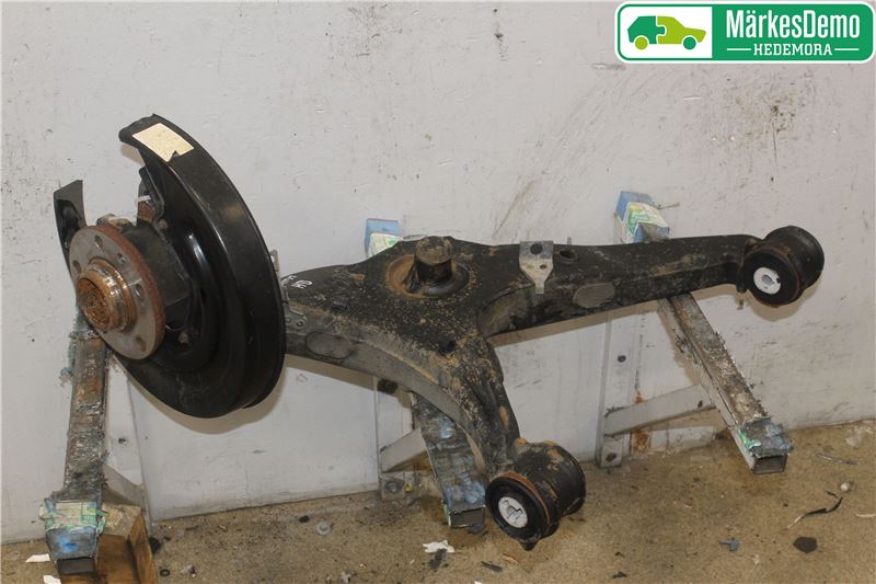 7H0401611H : Draagarm achter en Asschenkel / Wielnaaf achter - Autoparts24