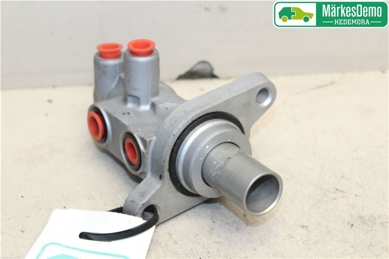 36010082 : Hoofdremcilinder en Rembekrachtiger - Autoparts24