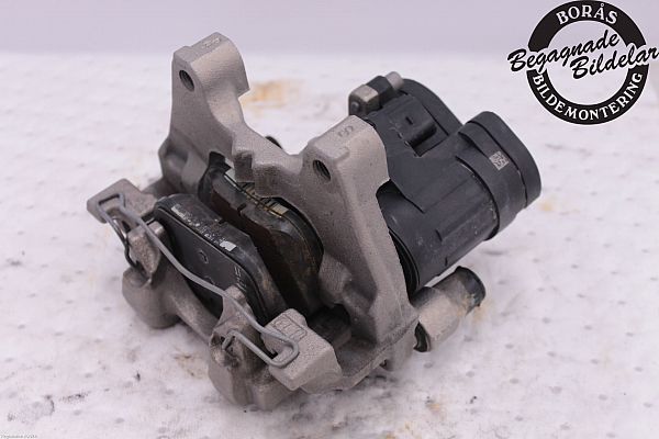 3Q0615406 : Remklauw, linksachter en Remklauw, rechtsachter - Autoparts24