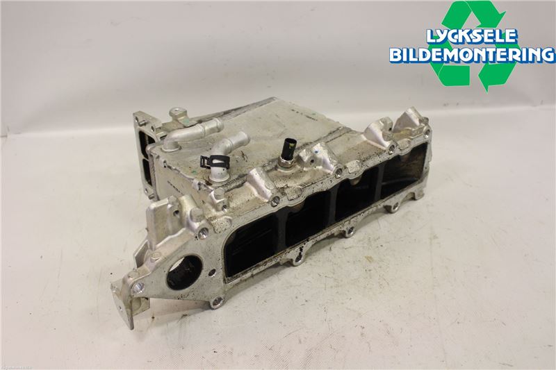 04L129766AJ : Inlaatspruitstuk - Autoparts24