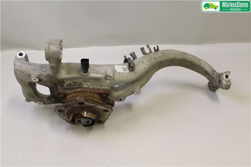 8W0407253F : Asschenkel / Wielnaaf voor - Autoparts24