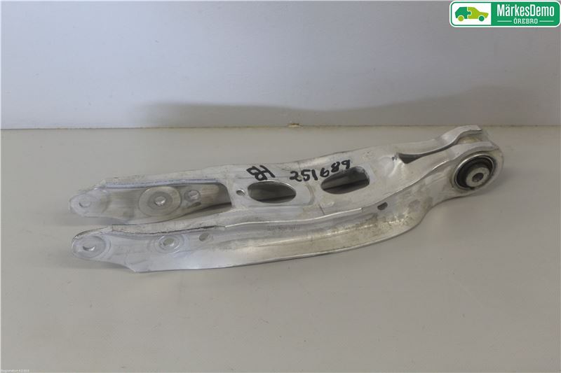 8W0-505-311-H : Bærearm bag og Støddæmper - bag - Autoparts24