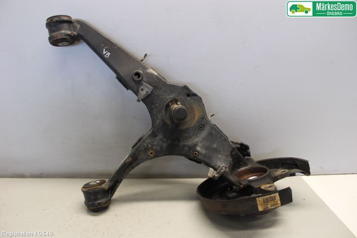 7E0501071 : Triangle und Broche - arrière - Autoparts24