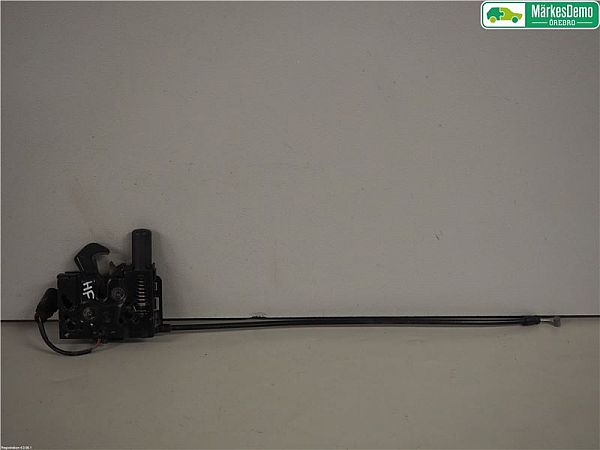 3V0823509B : Motorkap slot - Autoparts24