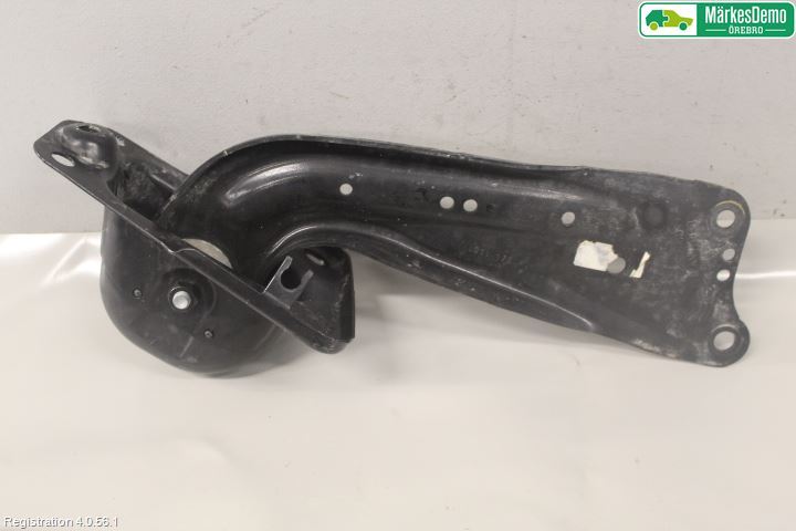 5Q0505223D : Bærearm bag og Bærearm - bagerst øverst - Autoparts24