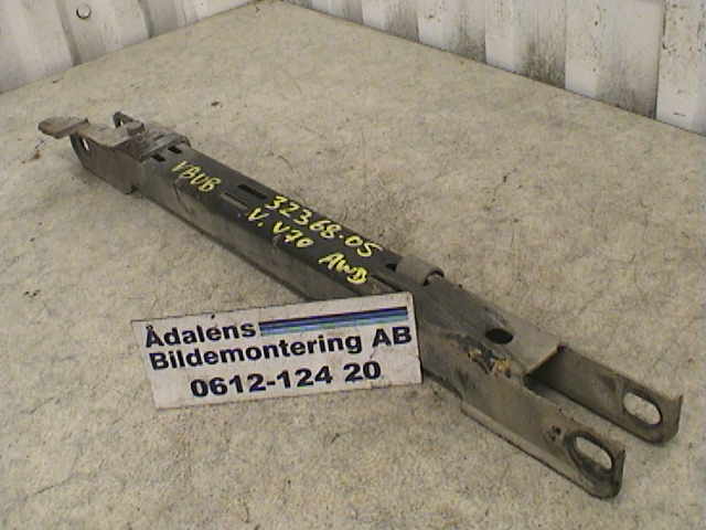 9200217 : Bærearm bag og Bærearm - bagerst øverst - Autoparts24