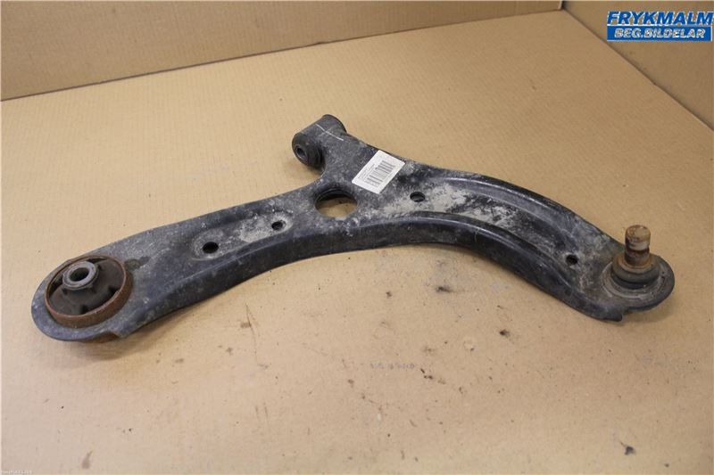 54500-G6000 : Bærearm forrest nederst - Autoparts24