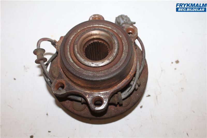 Nissan Np300 - Asschenkel / Wielnaaf voor, links en rechts gelijk Np300 ...