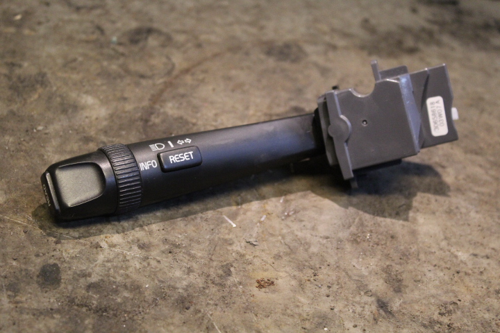 30658618 : Schakelaar richtingaanwijzer - Autoparts24