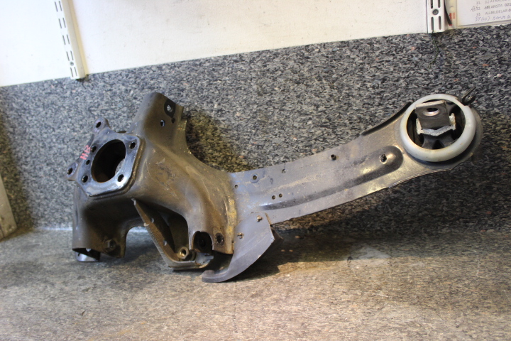 31476209 : Bærearm bag og Spindel - bag - Autoparts24