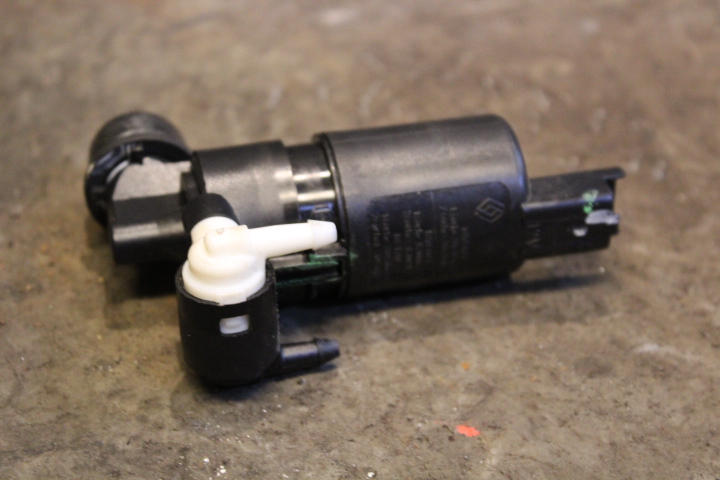 28-62-008-51R : Ruitensproeier pomp / motor en Ruitensproeier reservoir ...