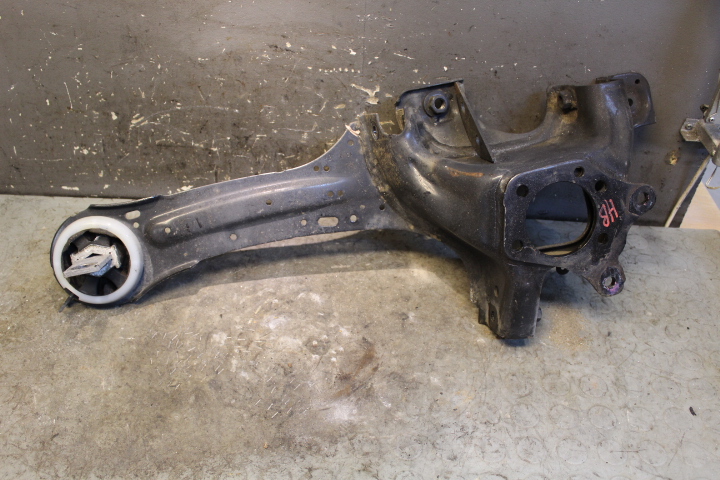 31476188 : Bærearm bag og Spindel - bag - Autoparts24