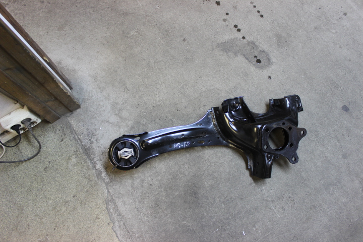 31476185 : Draagarm achter en Asschenkel / Wielnaaf achter - Autoparts24