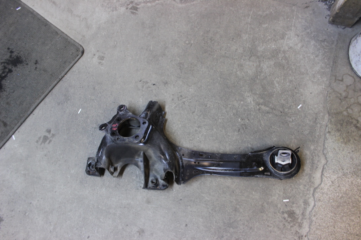 31476185 : Draagarm achter en Asschenkel / Wielnaaf achter - Autoparts24