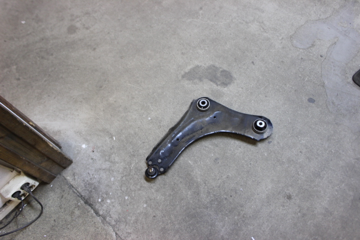 545018194R : Bærearm forrest nederst og Bærearm forrest øverst ...