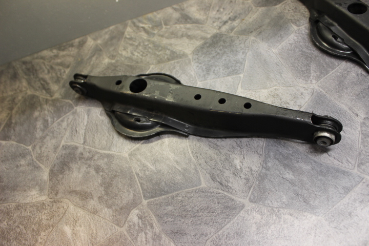 31429120 : Tragarm hinten - Autoparts24