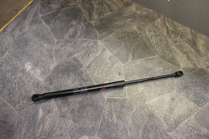 31479642 : Motorhjelm - dæmper - Autoparts24