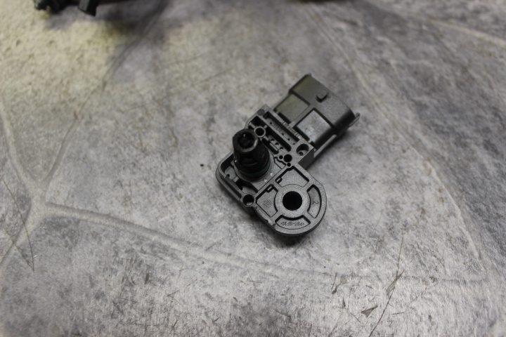 0261-230-424: common rail (Injectie) / Verstuiver Brug, Motorrubber ...