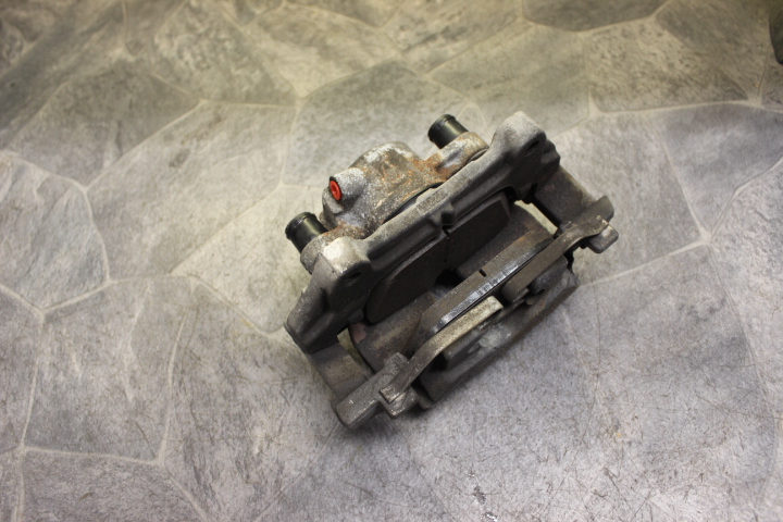 36010244 : Remklauw, linksvoor - Autoparts24