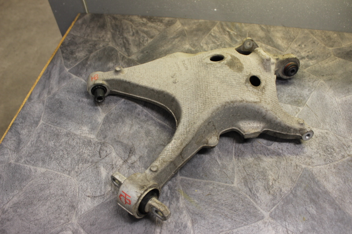 31476077 : Draagarm achter - Autoparts24