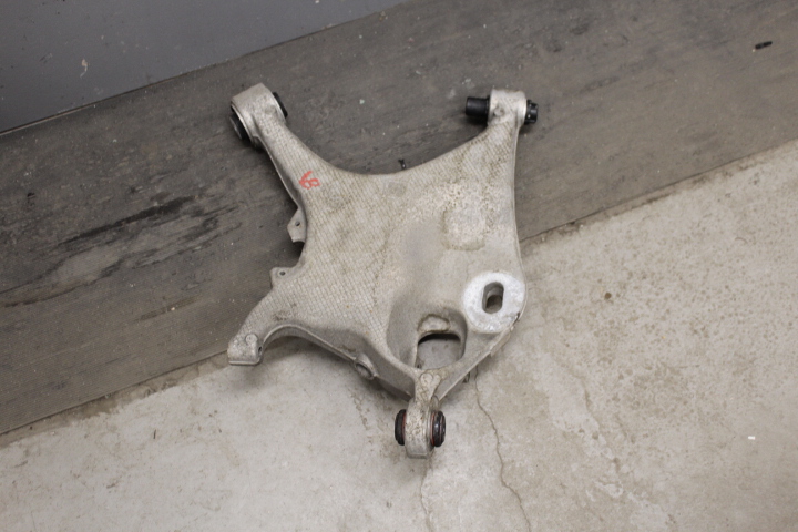 31678073 : Bærearm bag og Bærearm forrest nederst - Autoparts24