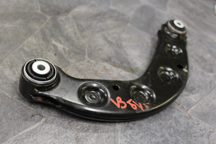 31360863 : Bærearm - bagerst øverst og Bærearm bag - Autoparts24