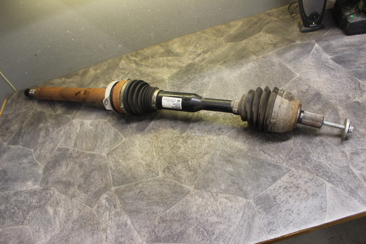 31437524 : Drivaksel for - Autoparts24