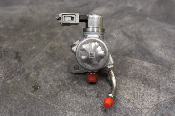 31437903 : Brændstofpumpe og Fordelerpumpe injection - Autoparts24