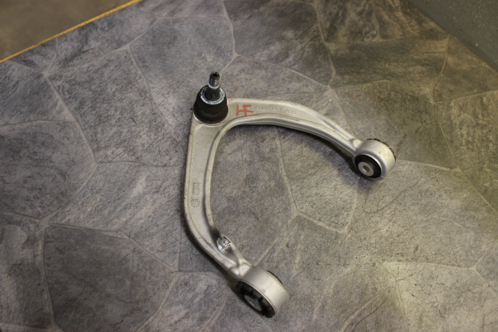 31360837 : Draagarm voor boven - Autoparts24