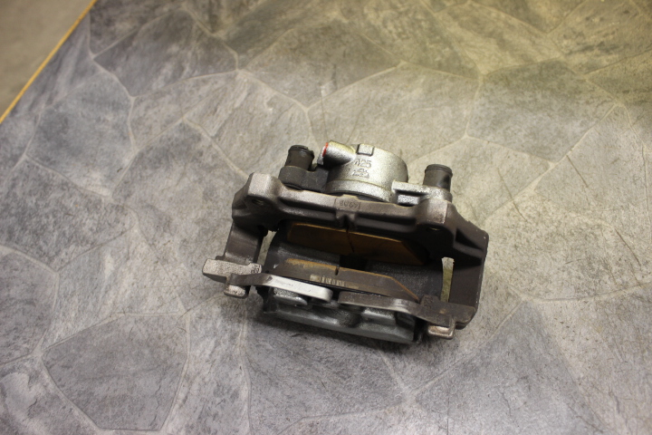 36010244 : Bremsekaliber - for venstre - Autoparts24