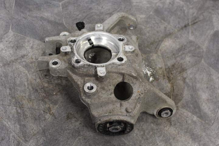 31360869 : Spindel for og Spindel - bag - Autoparts24