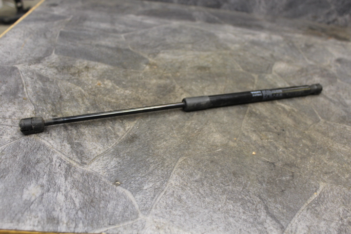 31479642 : Motorhjelm - dæmper - Autoparts24