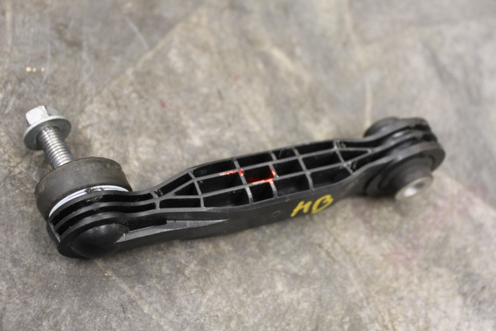 32221272 : Stabilisator, achter en Stabilisator voor - Autoparts24