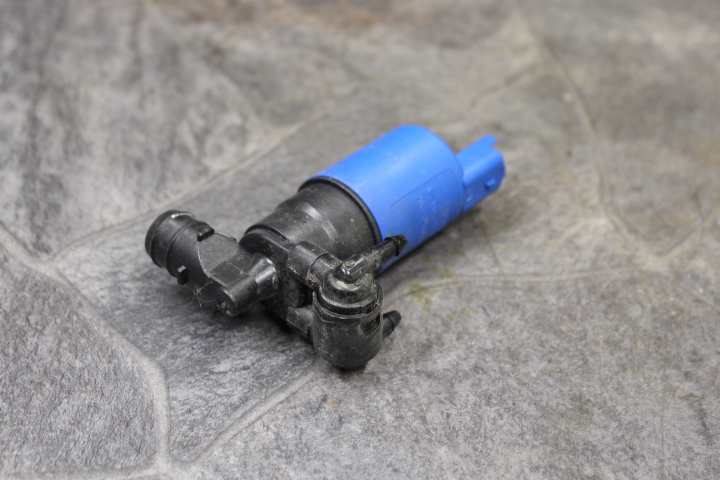 28-92-000-04R : Ruitensproeier pomp / motor en Ruitensproeier reservoir ...