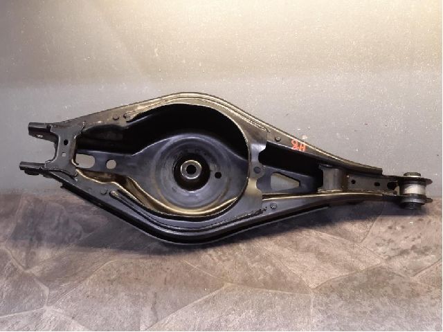 32221530 : Tragarm hinten - Autoparts24