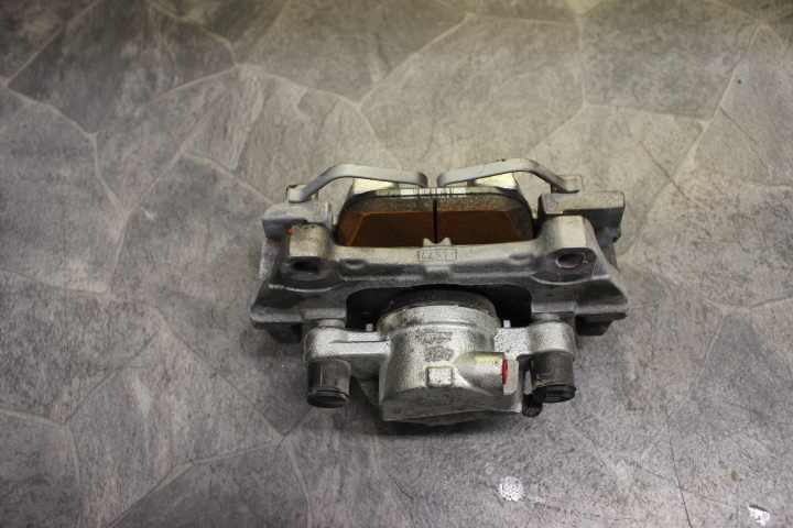 36010244 : Remklauw, linksvoor - Autoparts24