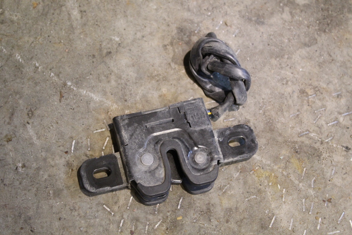 31425844 : Hjelmlås - Autoparts24