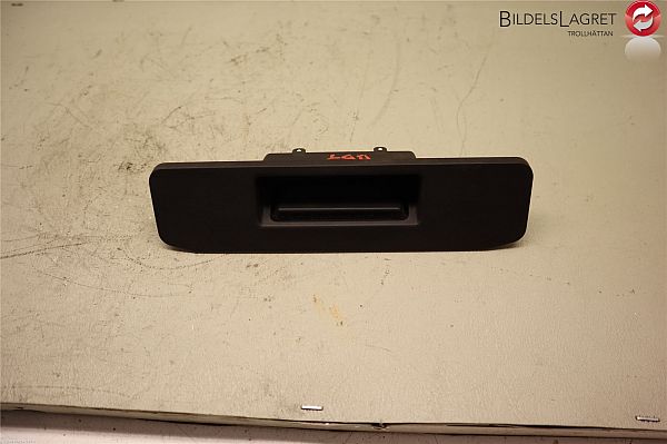 A1667500493 : Handgreep / deurgreep achterklep en Achterklep controle ...