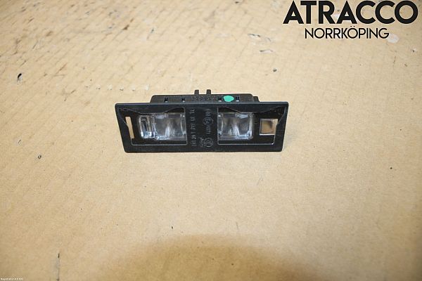 8W6-943-021-A : Nummerplade - lygte - Autoparts24