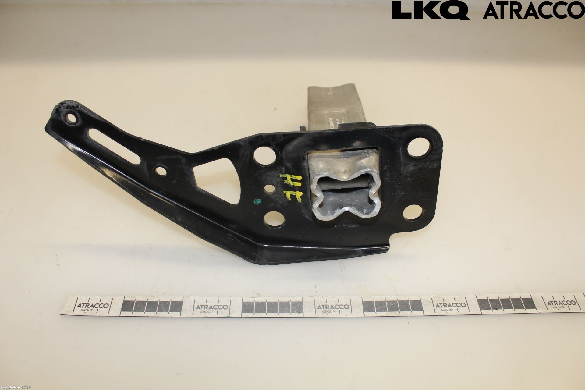 Audi A6 Avant (4F5, C6) impact absorber, bu,ber 4F0 807 134, 4F0 805 500 B