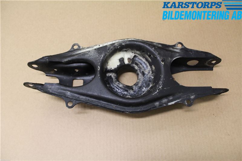 A2043503506 : Bærearm bag og Spindel - bag - Autoparts24