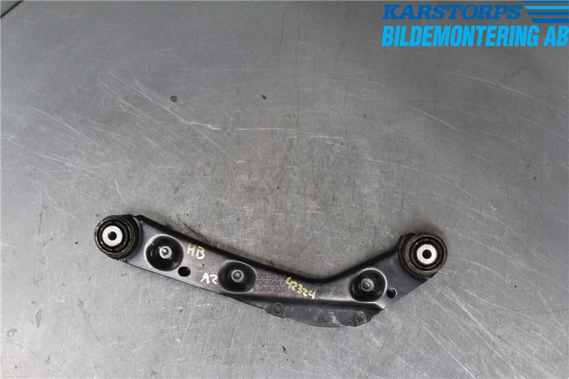 31360584 : Bærearm - bagerst øverst og Bærearm bag - Autoparts24