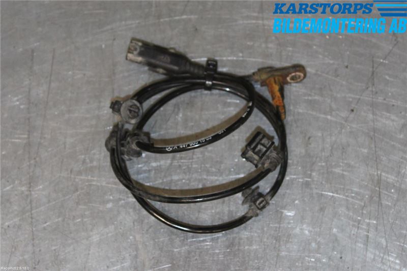A4479056802 : ABS sensor en Asschenkel / Wielnaaf achter - Autoparts24